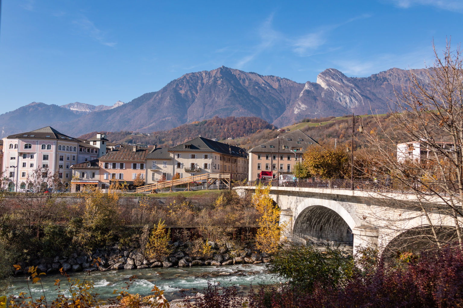La belle Albertville, au cœur des montagnes de Savoie - Itinera-magica.com