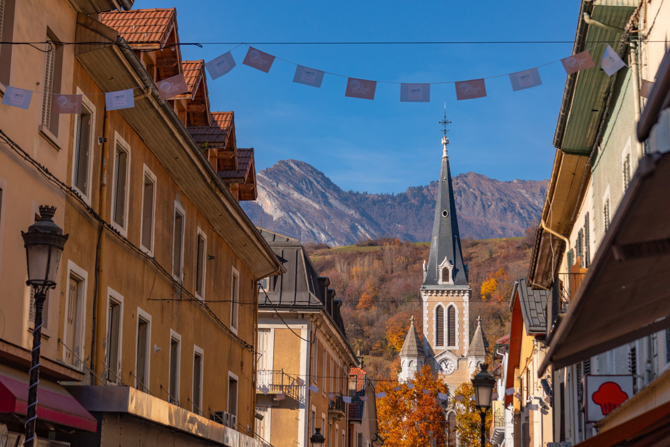 La belle Albertville, au cœur des montagnes de Savoie - Itinera-magica.com