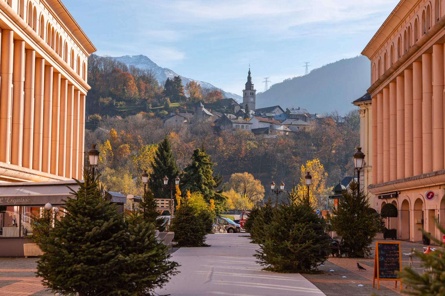 La belle Albertville, au cœur des montagnes de Savoie - Itinera-magica.com